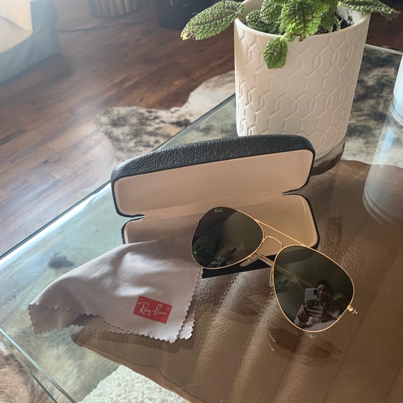 Ray-Ban | Accessories | New Rayban Classic Large Aviators Gold Black ...